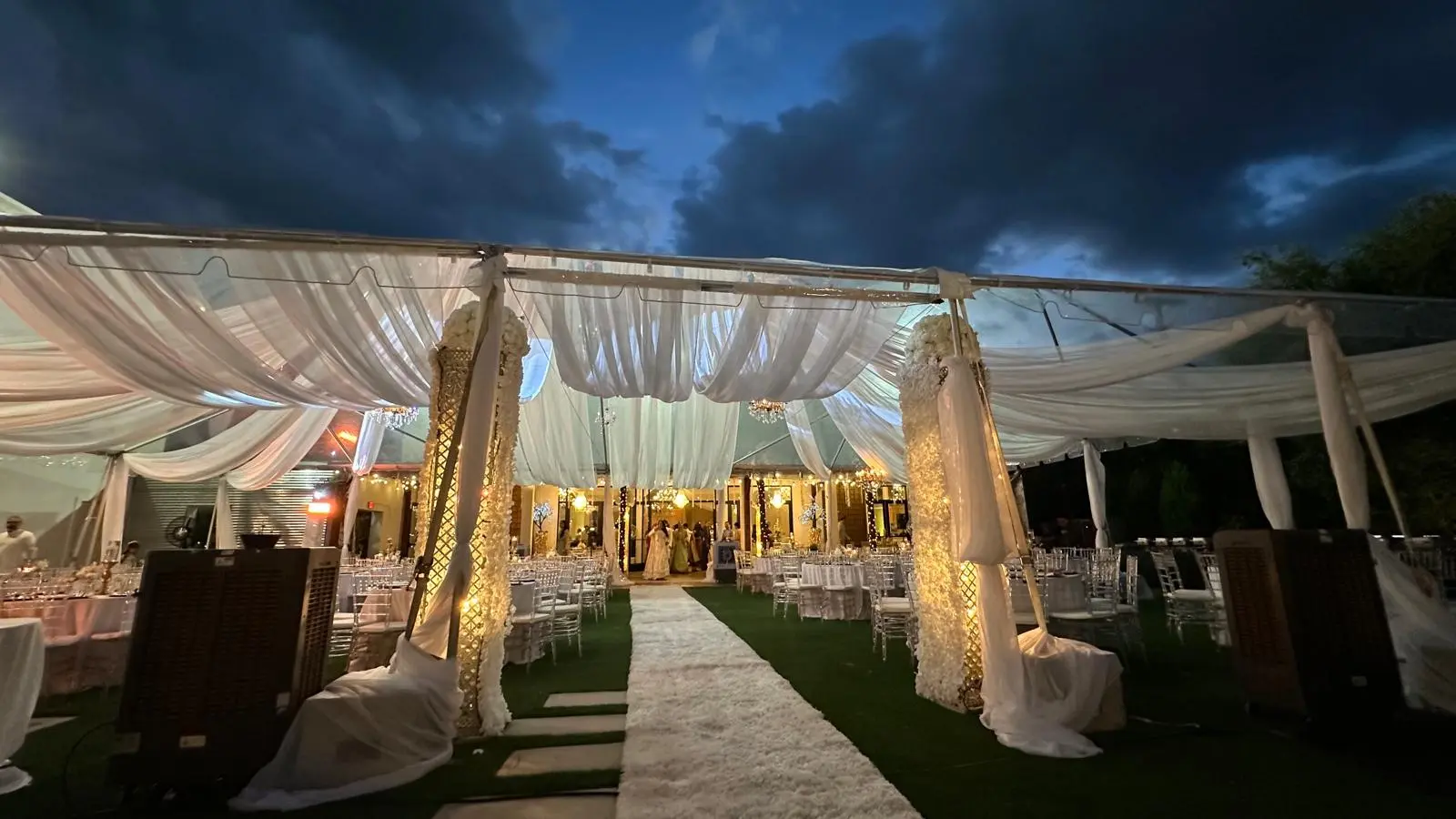 Indoor Ballrooms and Outdoor Gardens | Dallas Palms Venue